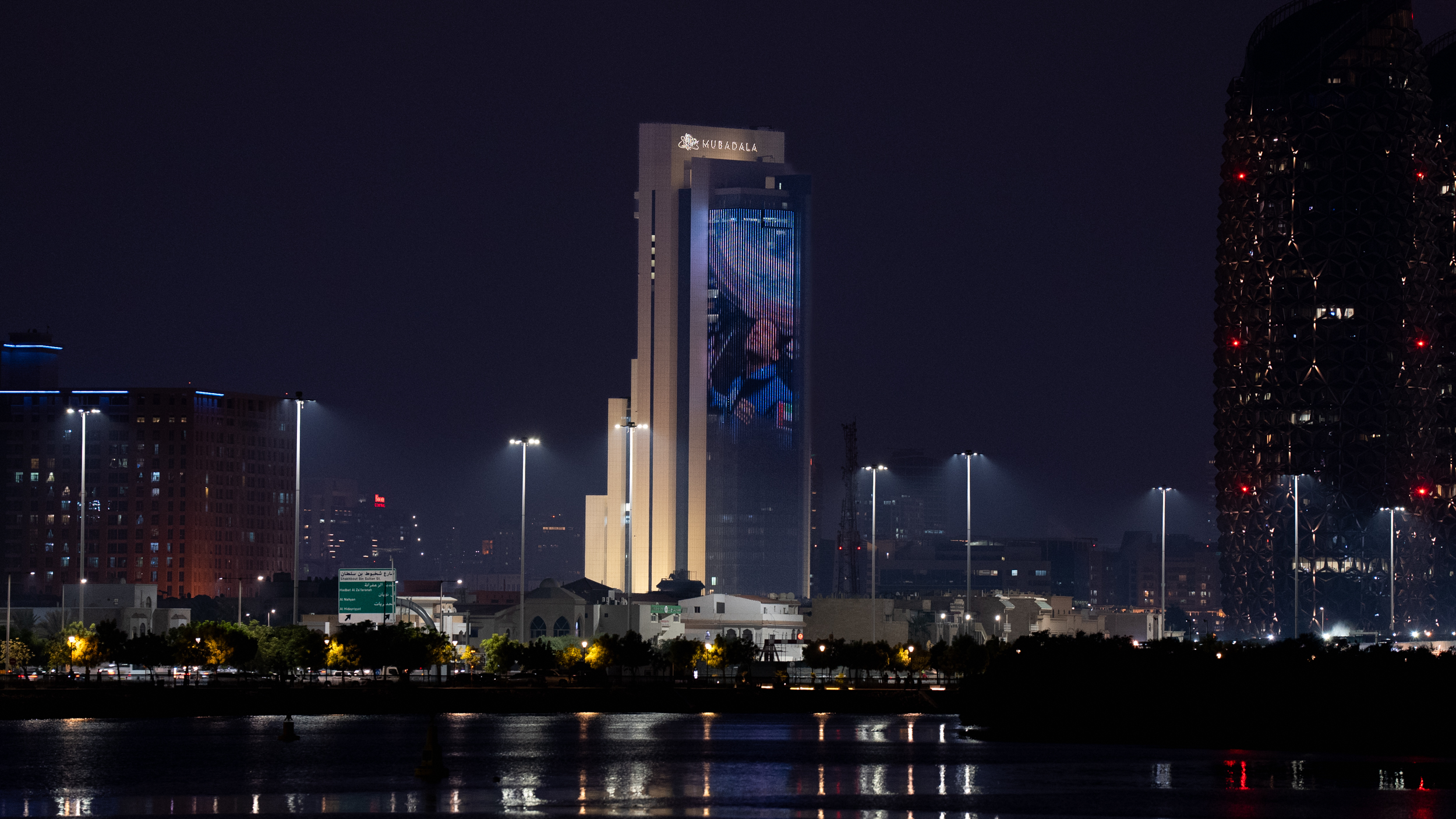 Mubadala Tower - Traxon e:cue North America